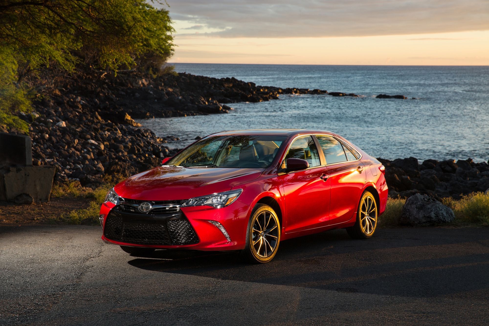 2016 Toyota Camry Specs & Trims