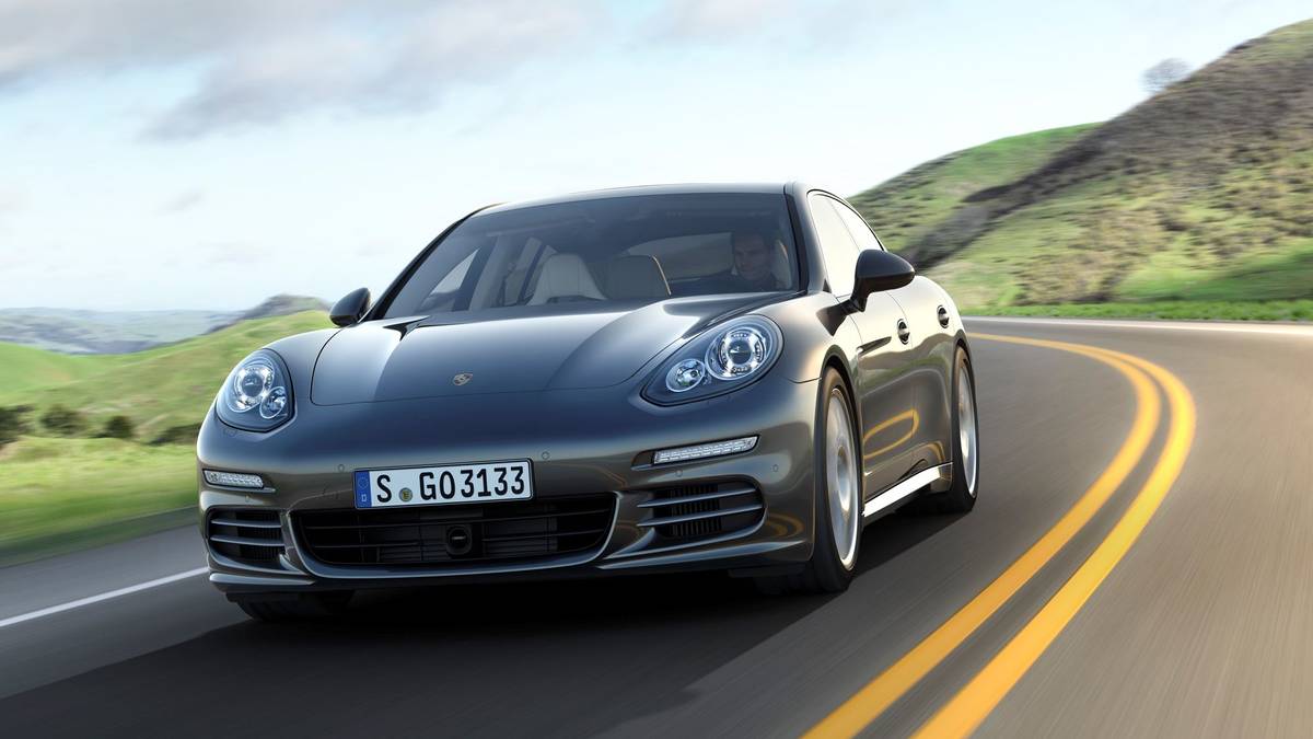 2016 Porsche Panamera 4S AWD | CarBuzz