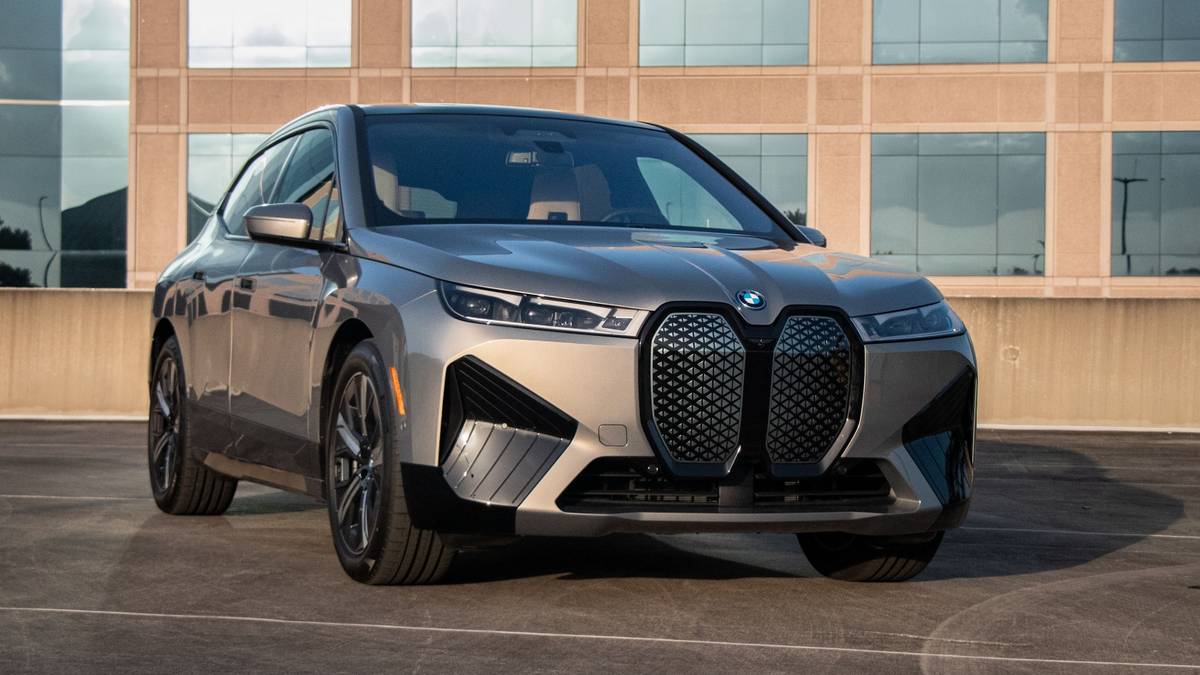 2025 BMW iX Price Trends