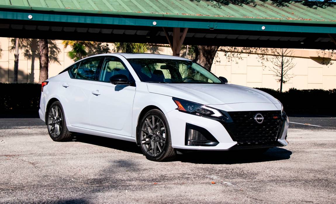 2016 Nissan Altima Pricing, Photos & Specs