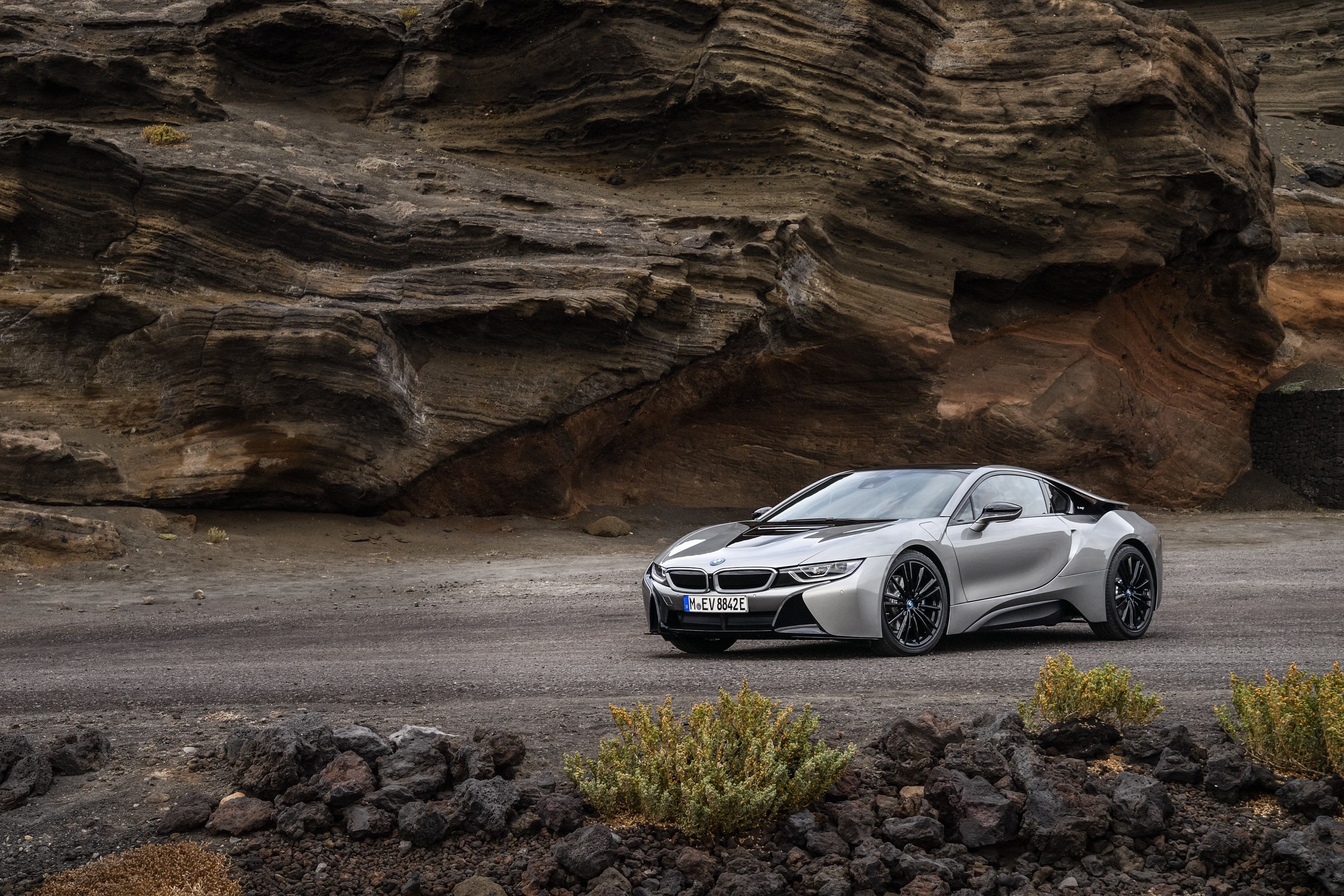 2020 BMW i8 Coupe - Review | CarBuzz