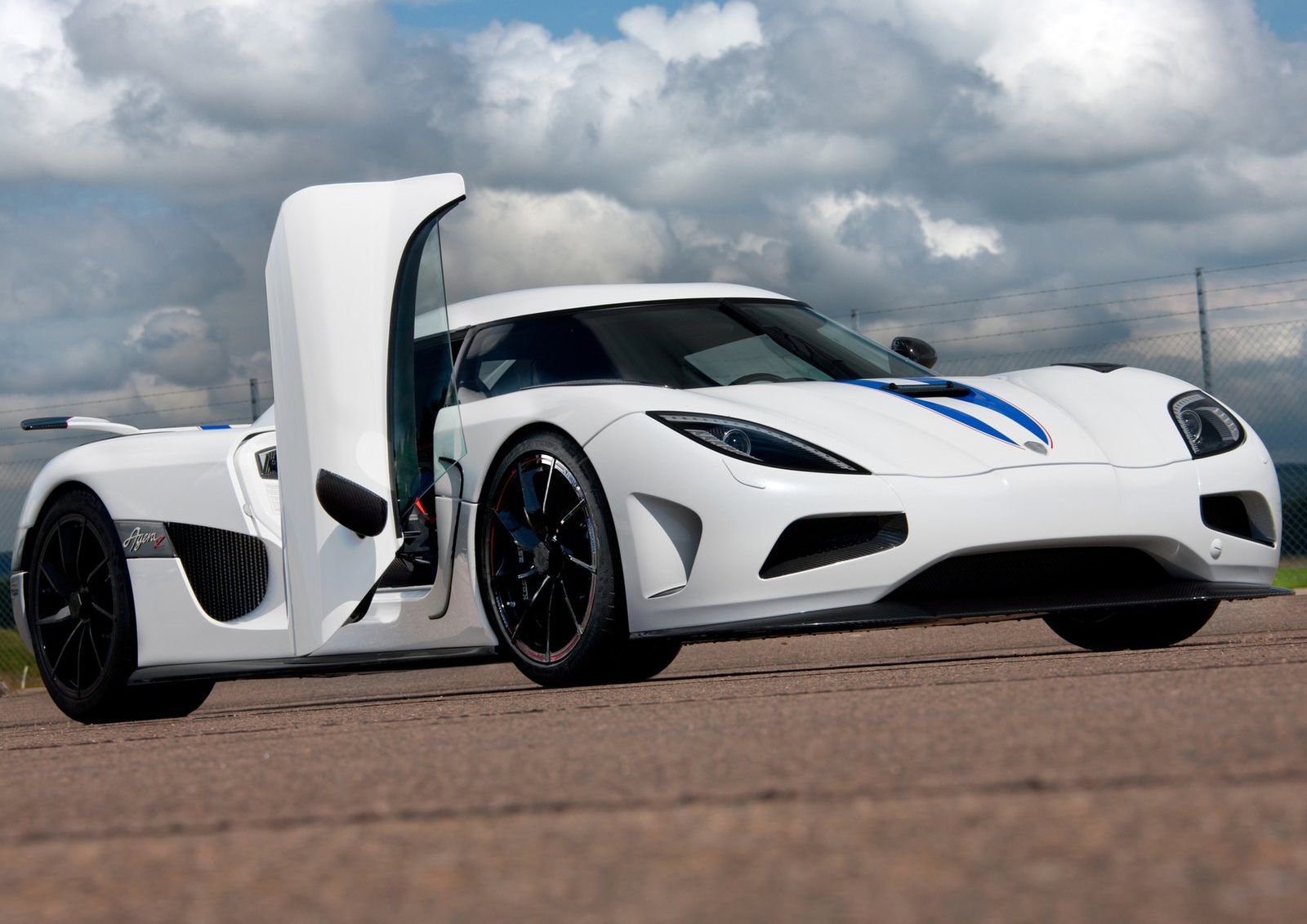 Koenigsegg Agera R: Review, Pricing, Photos, and Specs