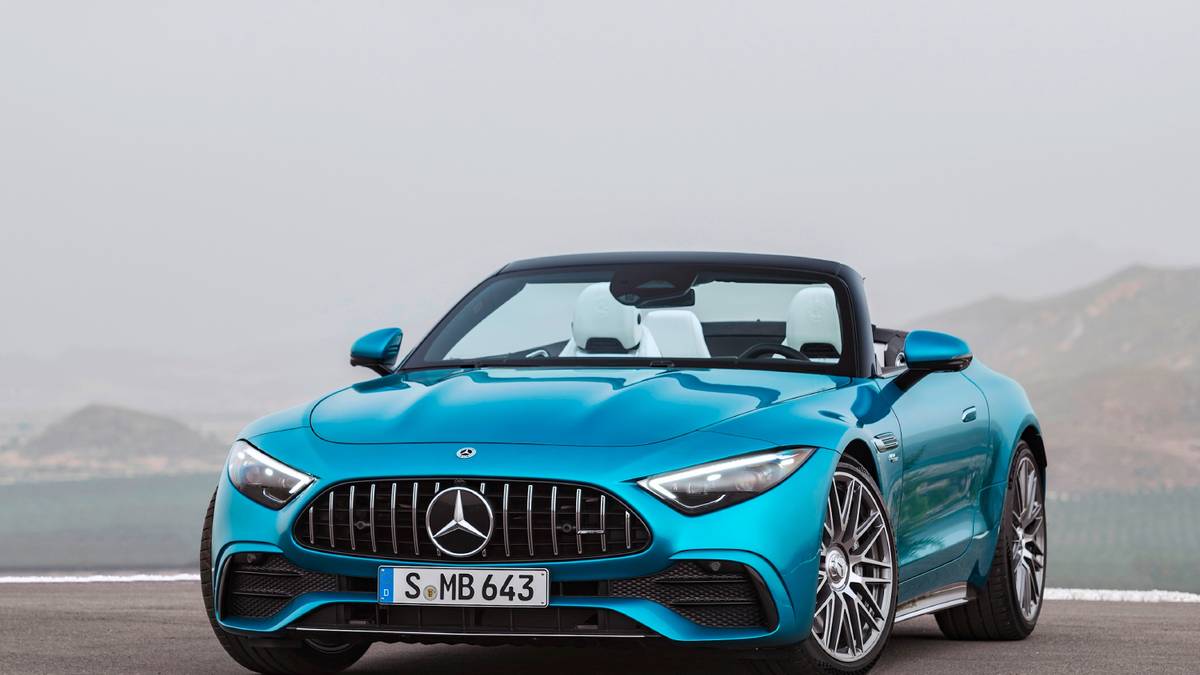 2023 Mercedes-AMG SL43 Interior Photos