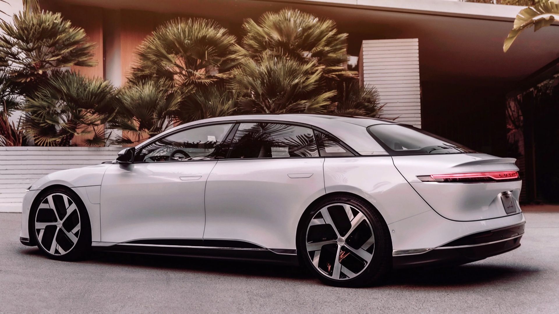 Lucid Air Gets Up To $30,000 Discount