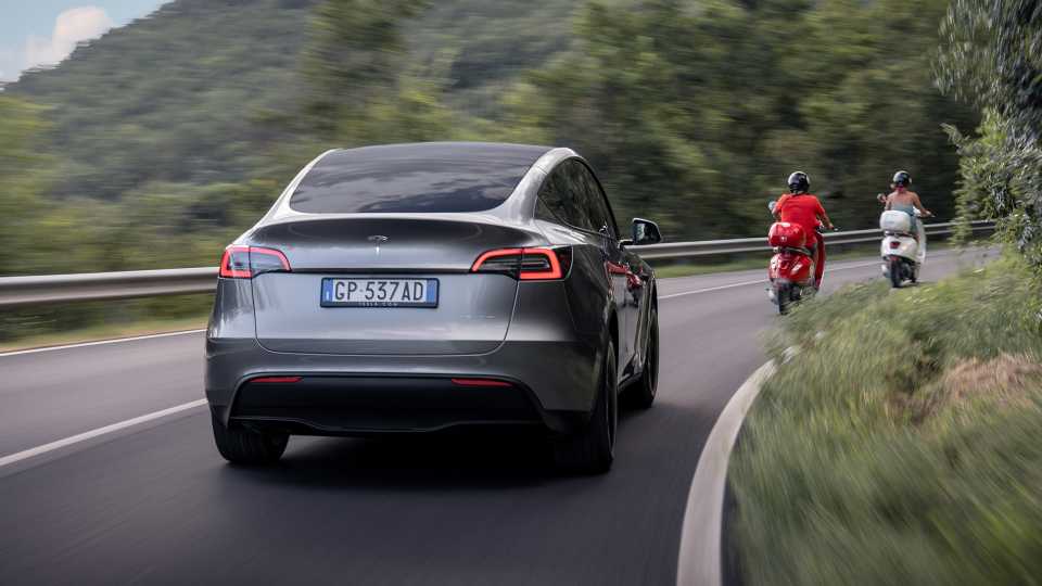 2024 Tesla Model Y Pricing, Photos & Specs