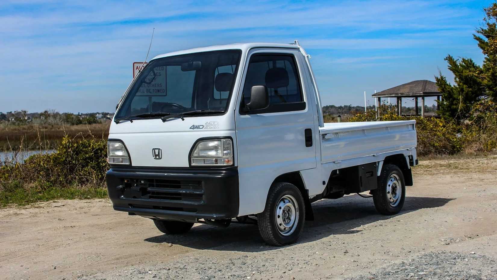 How Americans Are Importing Tiny Japanese Pickup Trucks