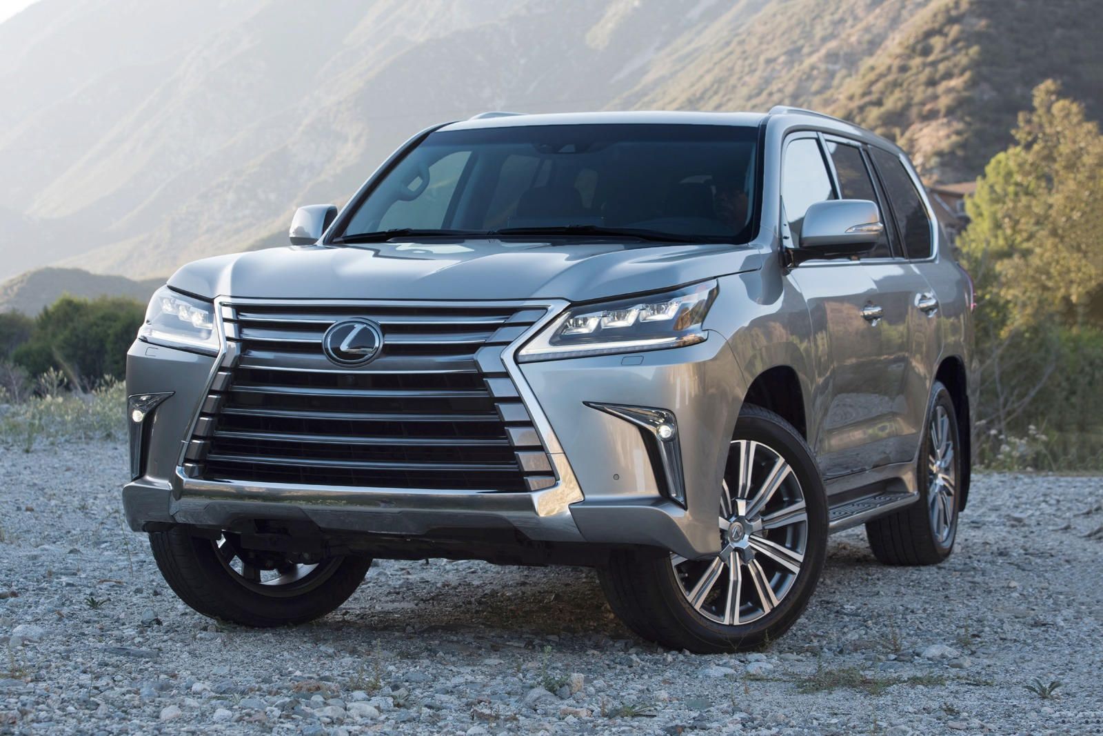Lexus LX 570 3rd Generation (J200) - What To Check Before You Buy | CarBuzz