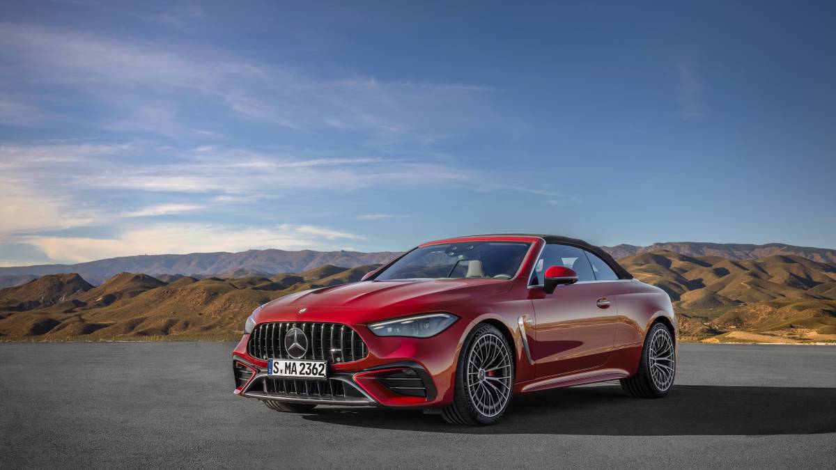 2025 Mercedes-AMG CLE 53 Convertible Interior Photos