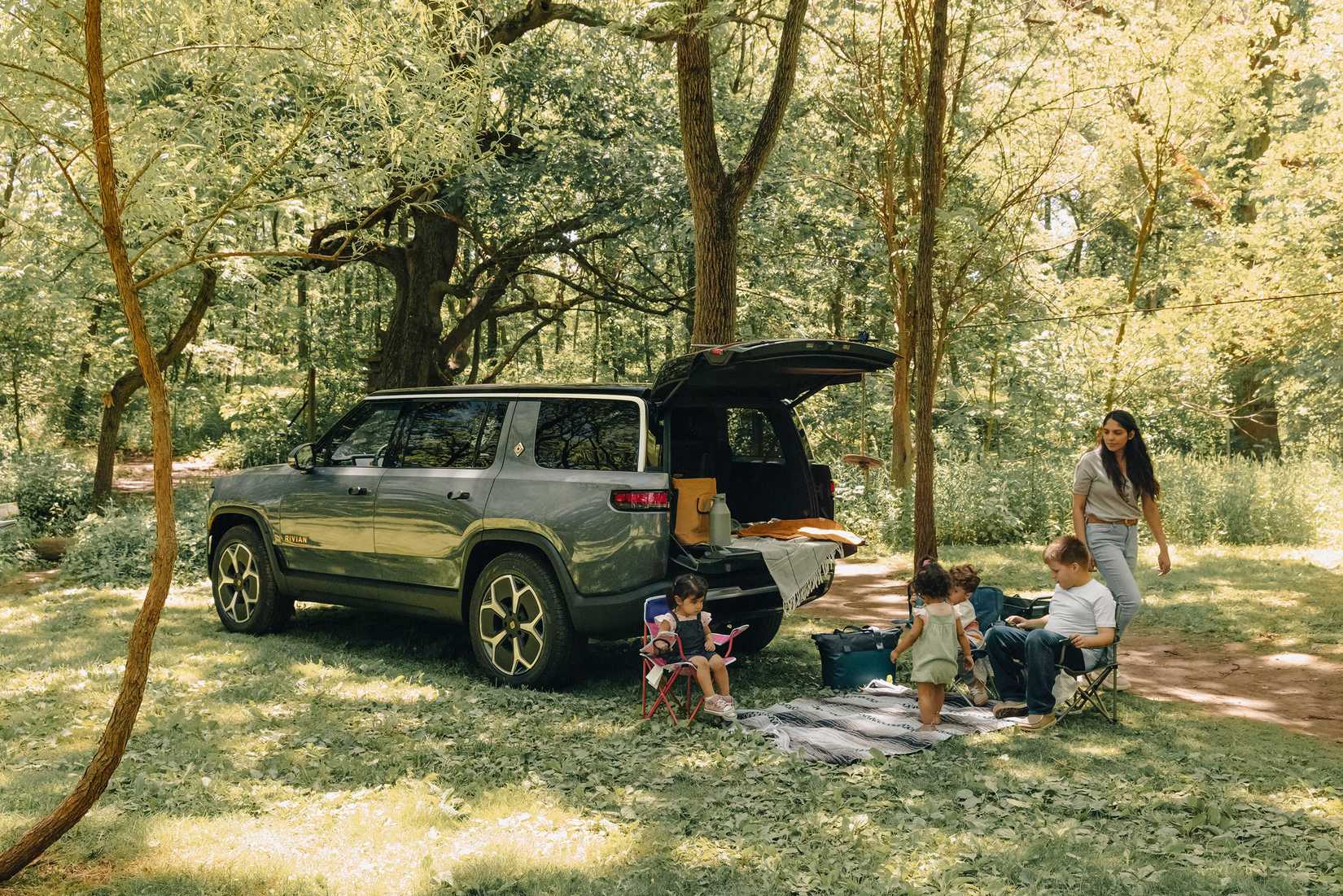 Rivian Slashing Pricing On Existing 2023 and 2024 Inventory