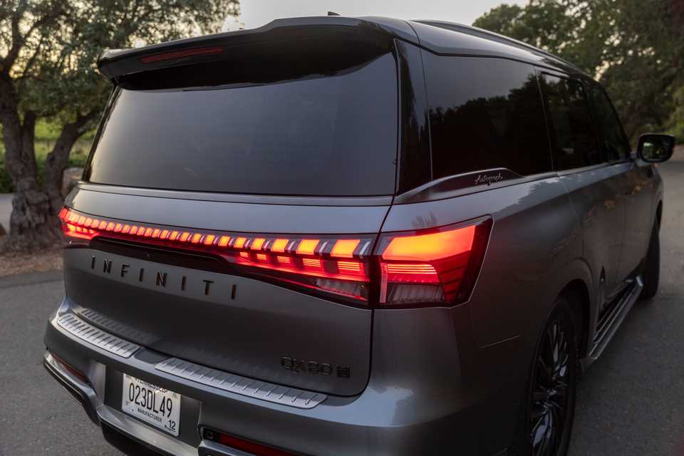 2025 Infiniti QX80 Pricing, Photos & Specs
