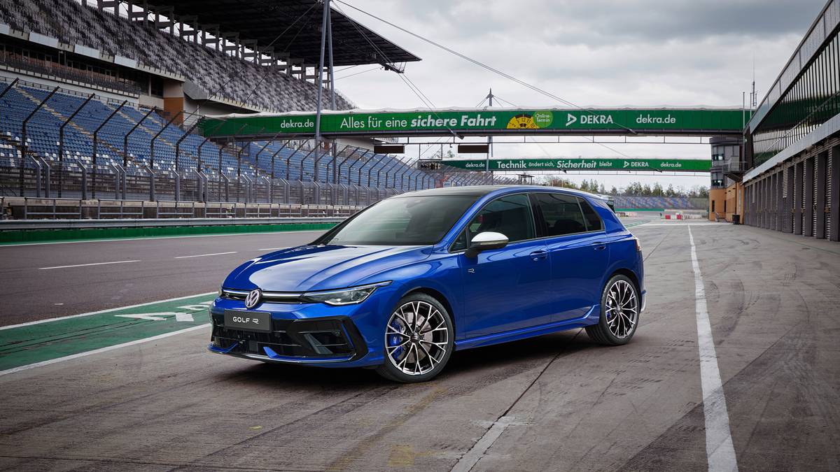 2026 Volkswagen Golf R Interior Photos