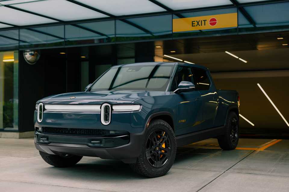 2025 Rivian R1T Truck Pricing, Photos & Specs