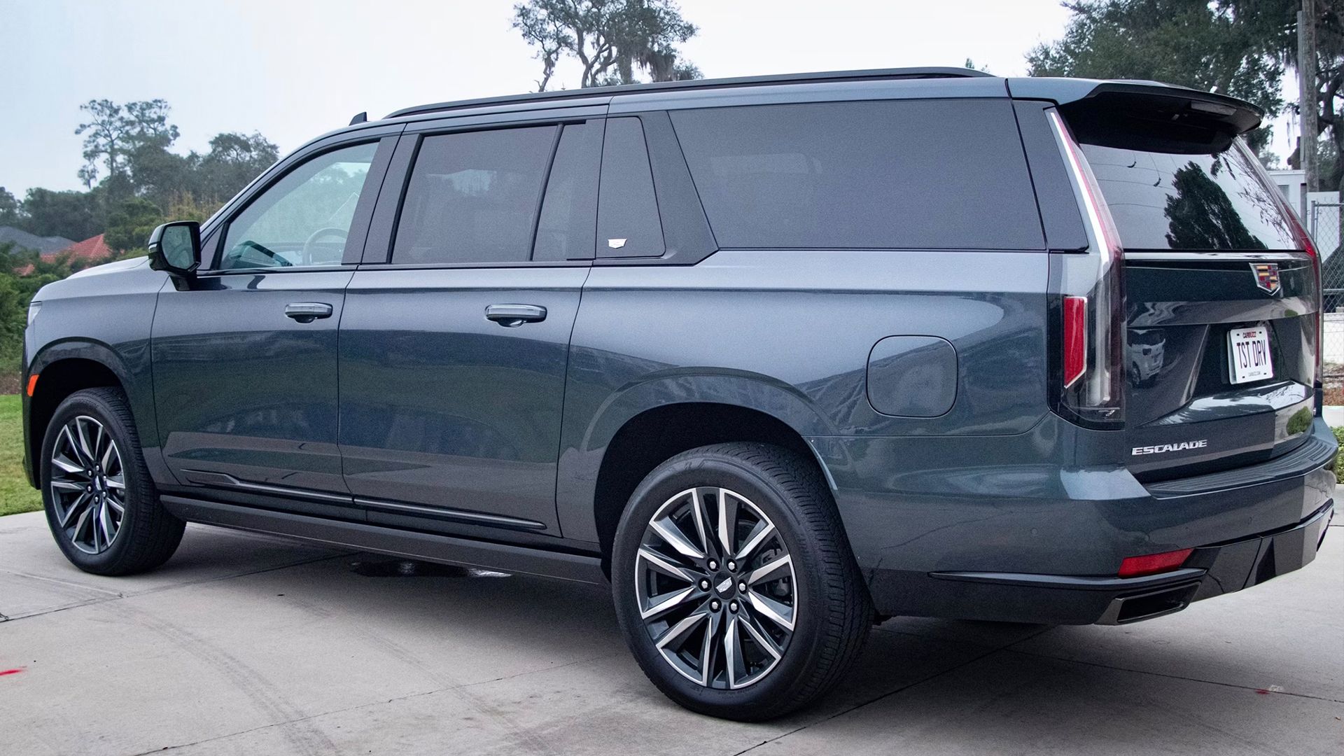 10 Luxury SUVs Built On Humble Ladder-Frame Bones
