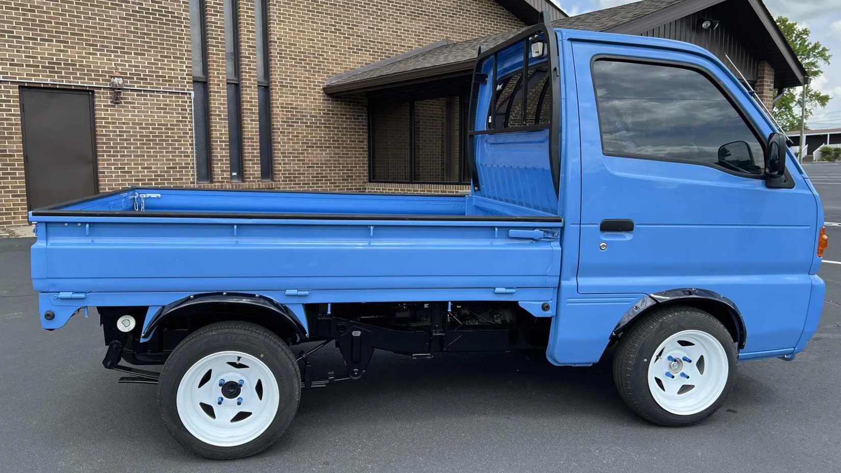 How Americans Are Importing Tiny Japanese Pickup Trucks