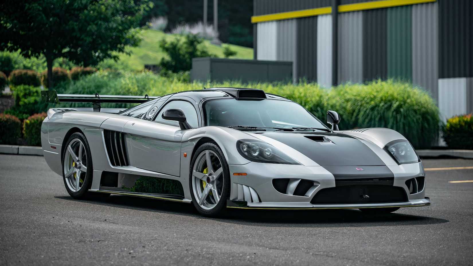 Evolution of American Supercars: From Vector W8 to Modern Hypercars