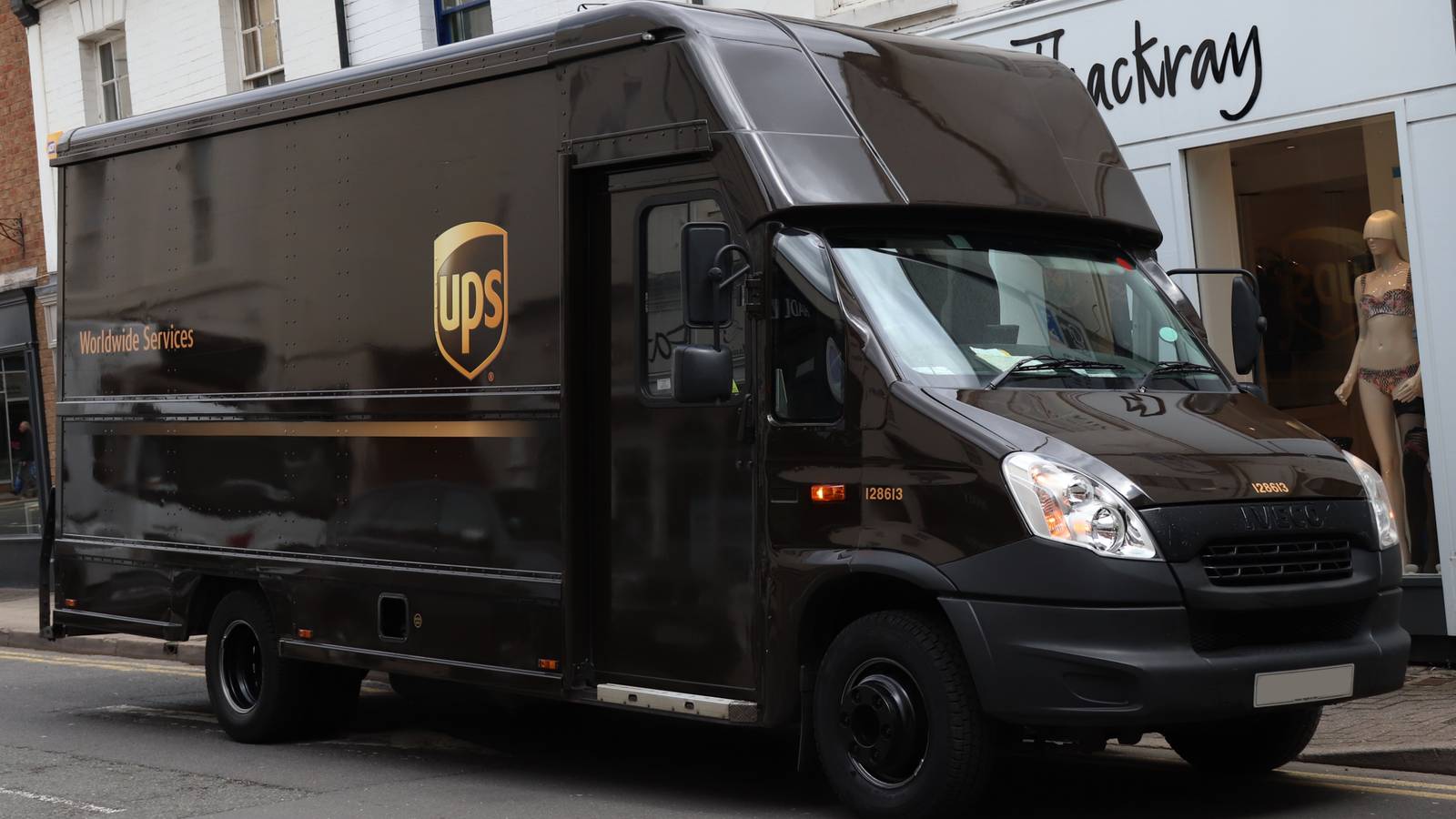 Which company makes UPS trucks?