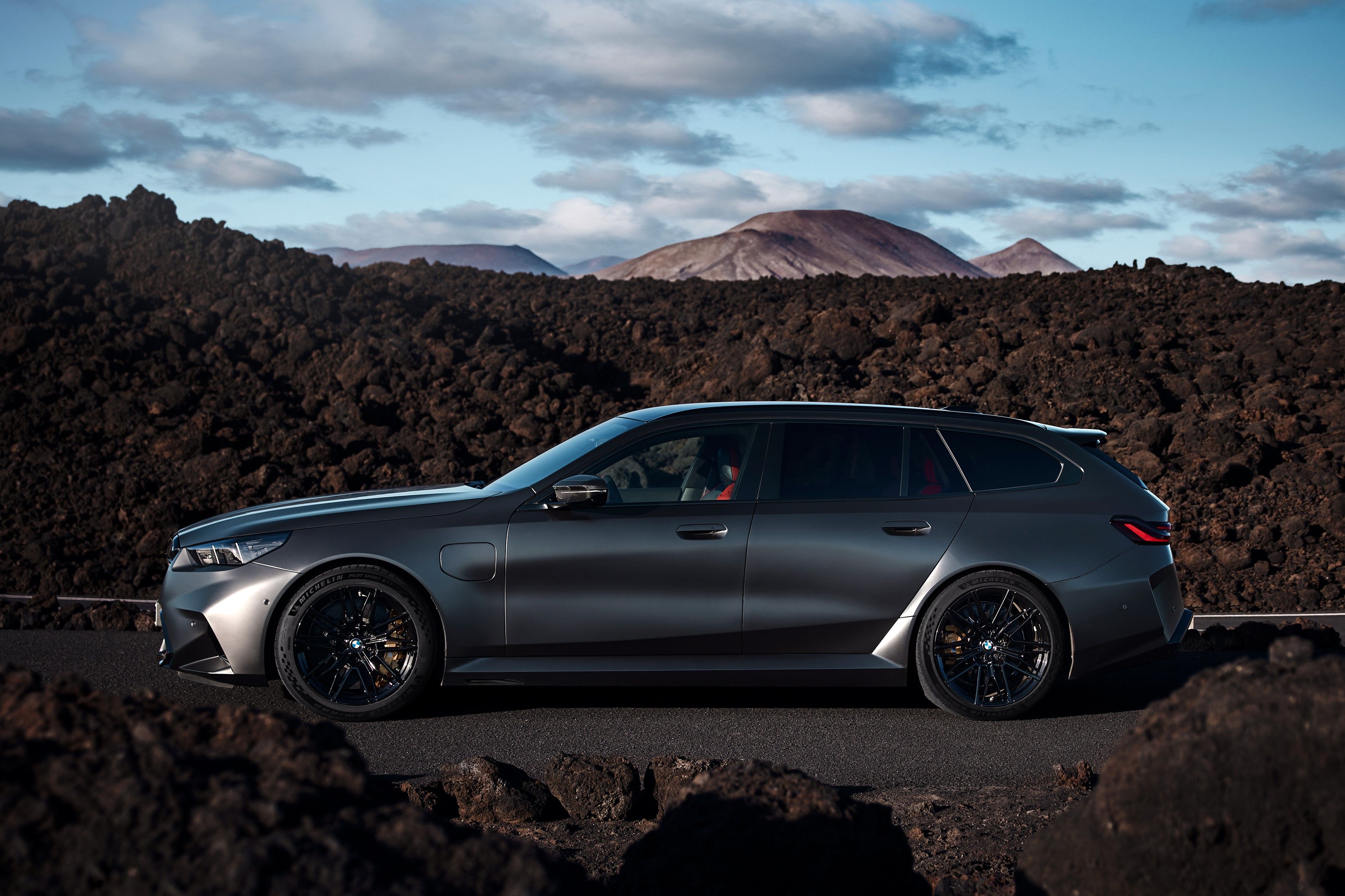 2025 BMW M5 Touring - Overview | CarBuzz