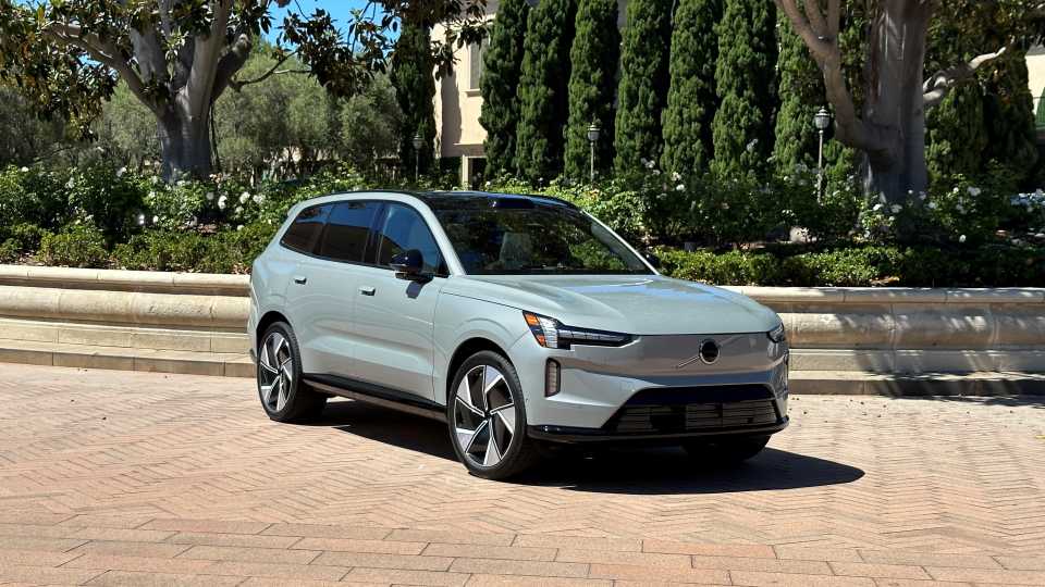 2025 Volvo EX90 Pricing, Photos & Specs