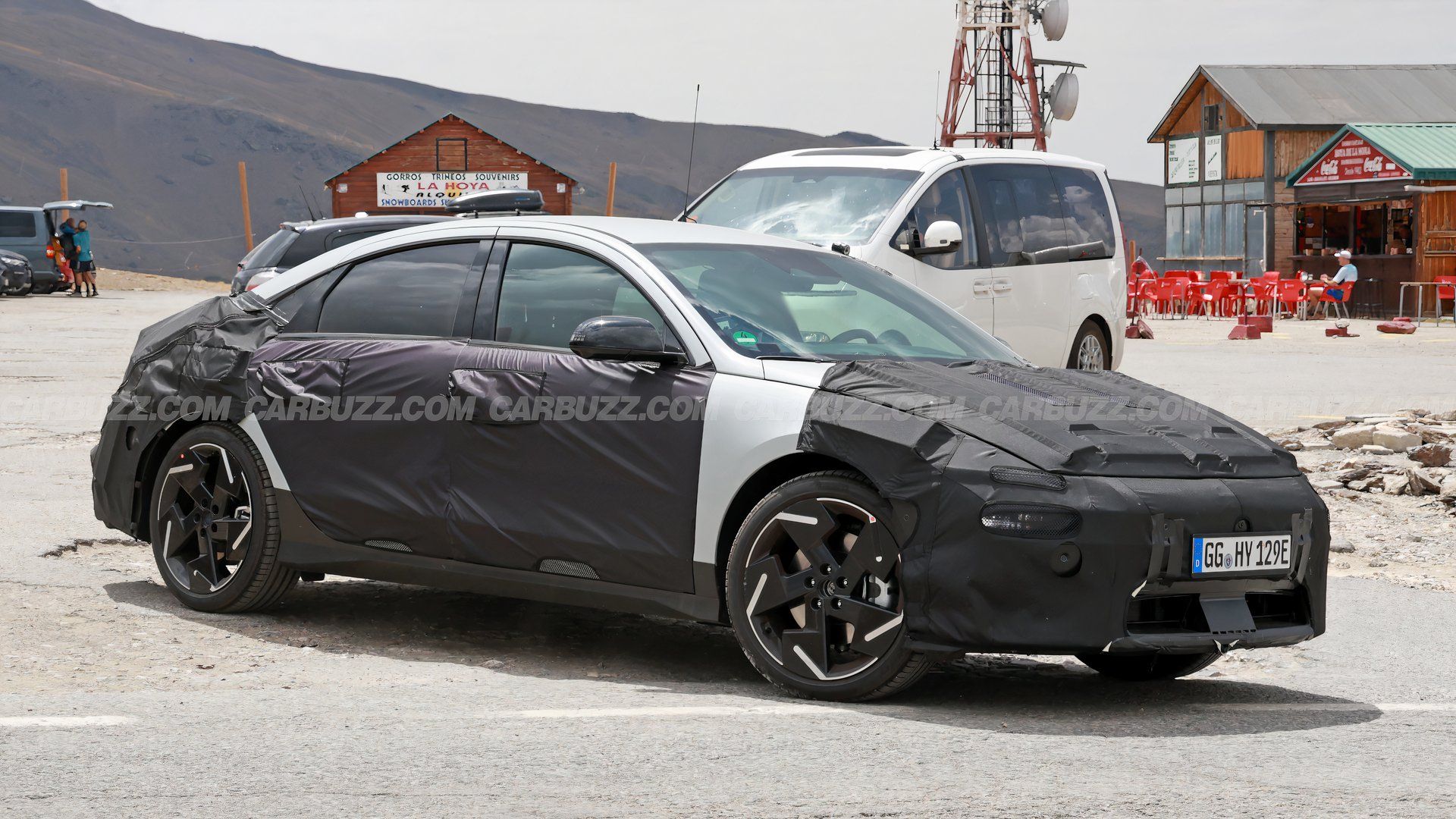 2024 Hyundai Ioniq 6 - Drive Reviews | CarBuzz