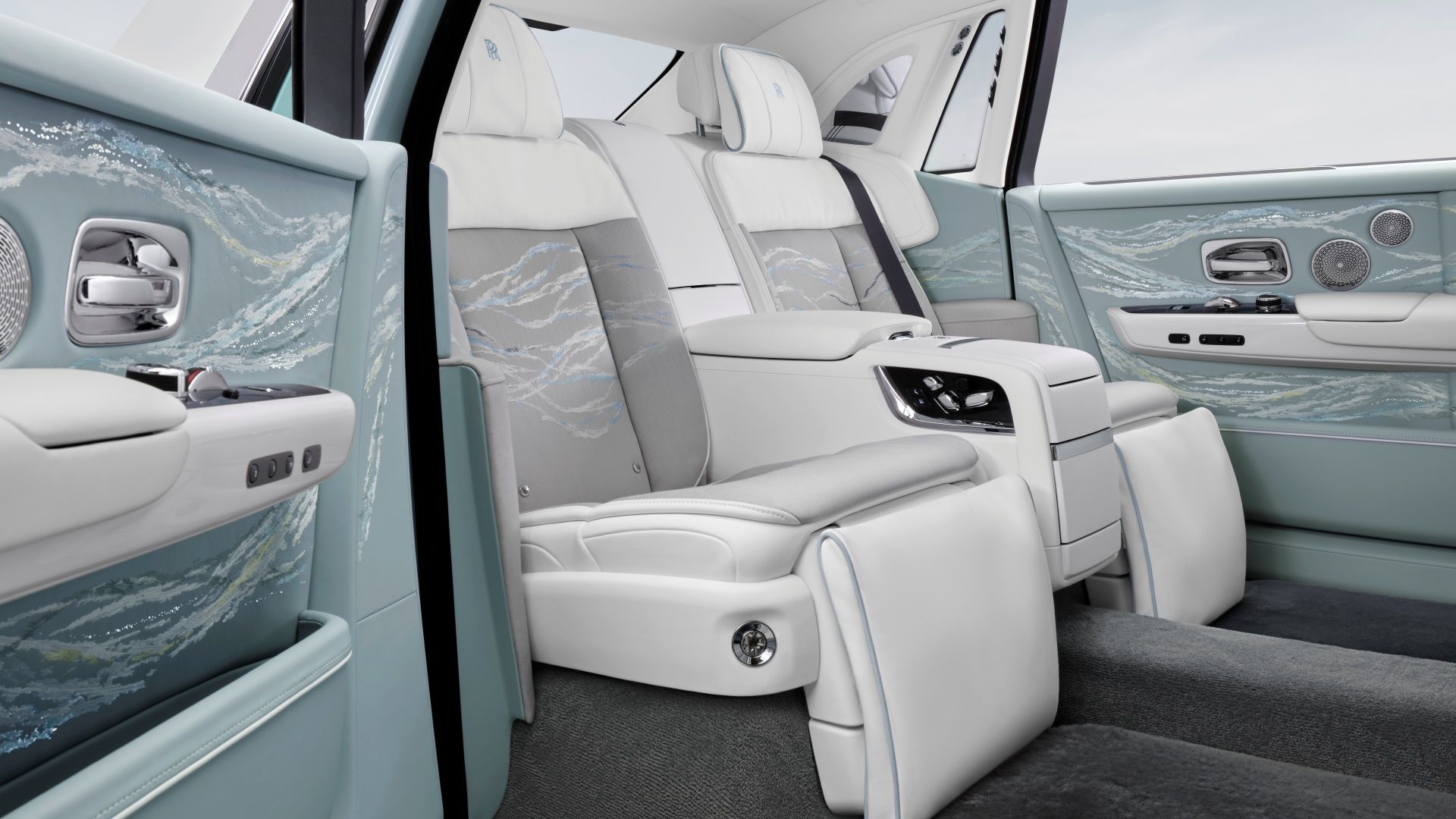 Only 10 People Will Be Lucky Enough To Own The Rolls-Royce Phantom ...