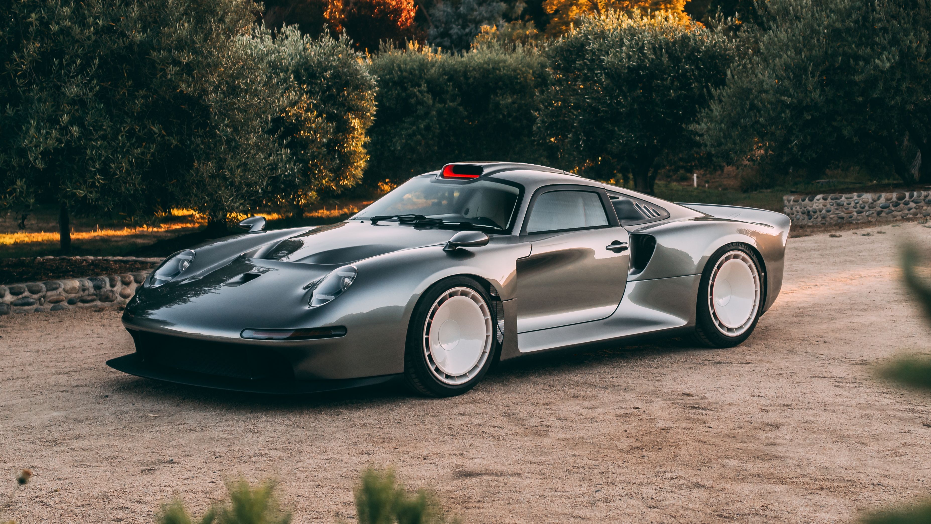 RML Reveals 900-HP Le-Mans Inspired Porsche 911 Turbo