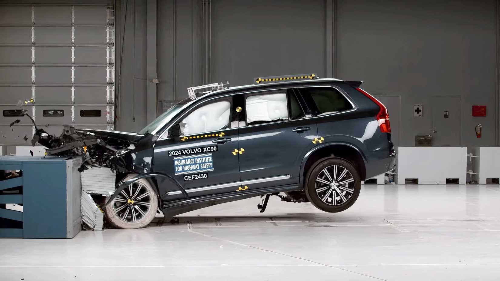 Volvo's 400-HP Plug-In Hybrid SUV Is Cheaper Than A New Honda CR-V