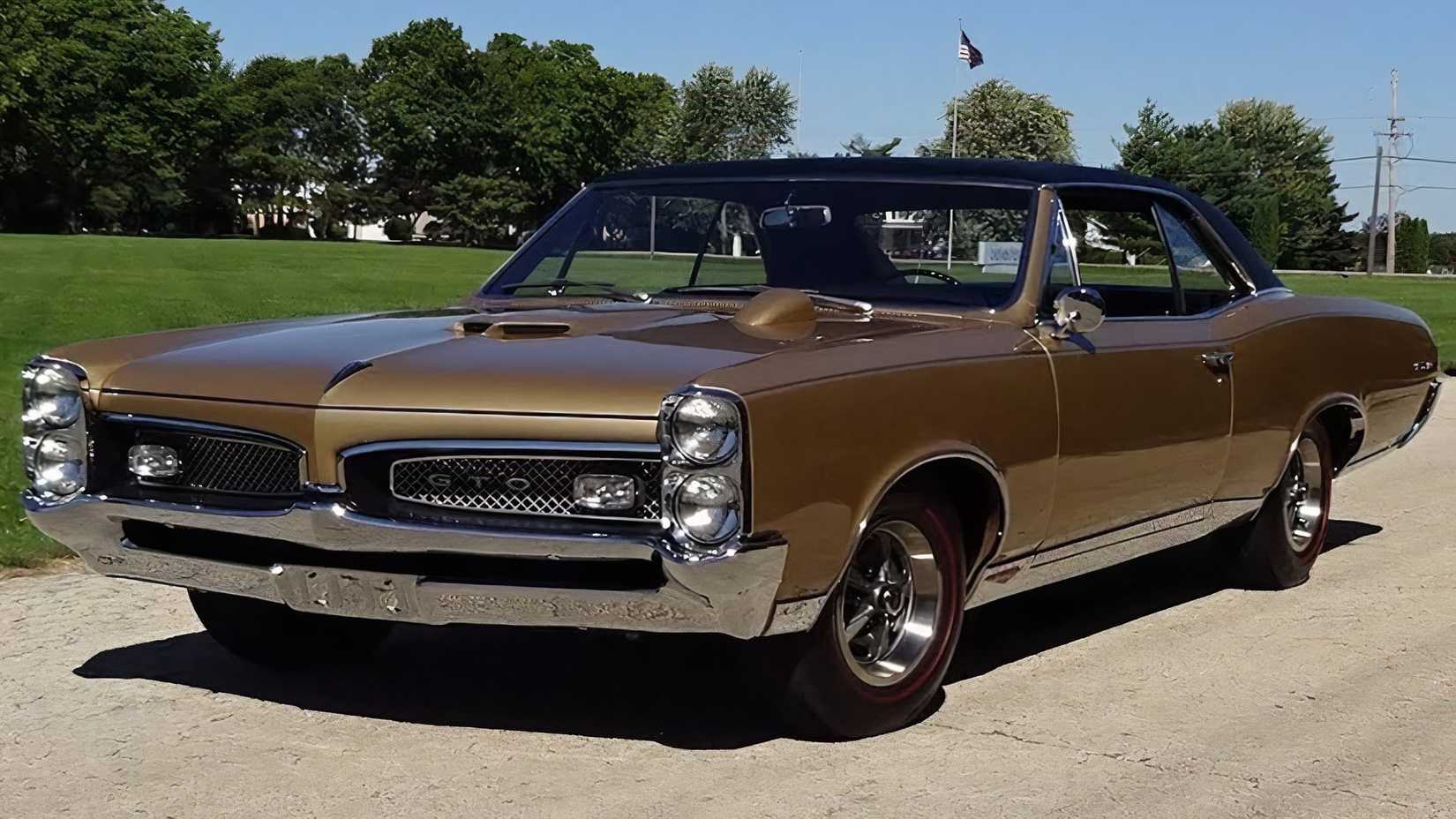 Remembering America's First Muscle Car, The Oldsmobile Rocket 88