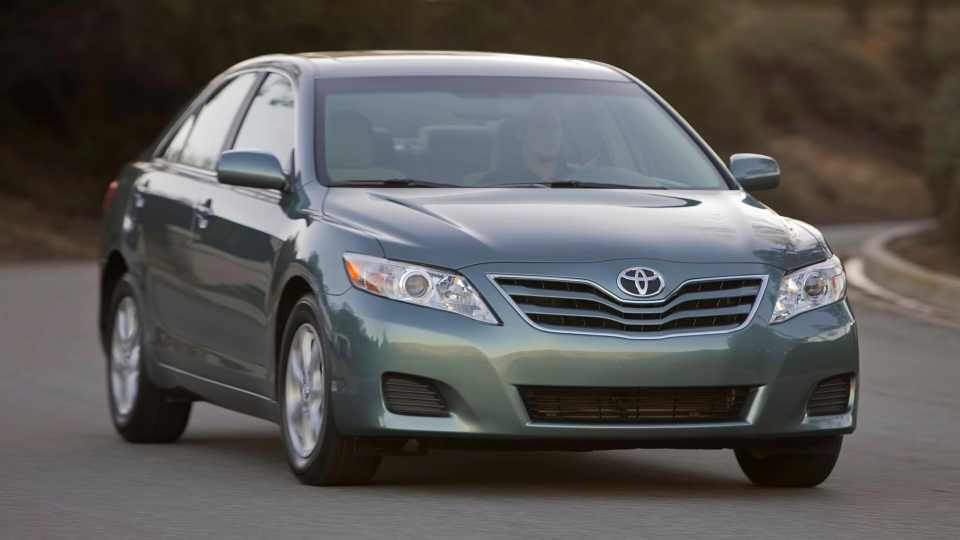 2010 Toyota Camry Pricing, Photos & Specs