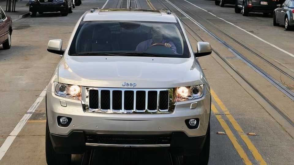 2012 Jeep Grand Cherokee Pricing, Photos & Specs