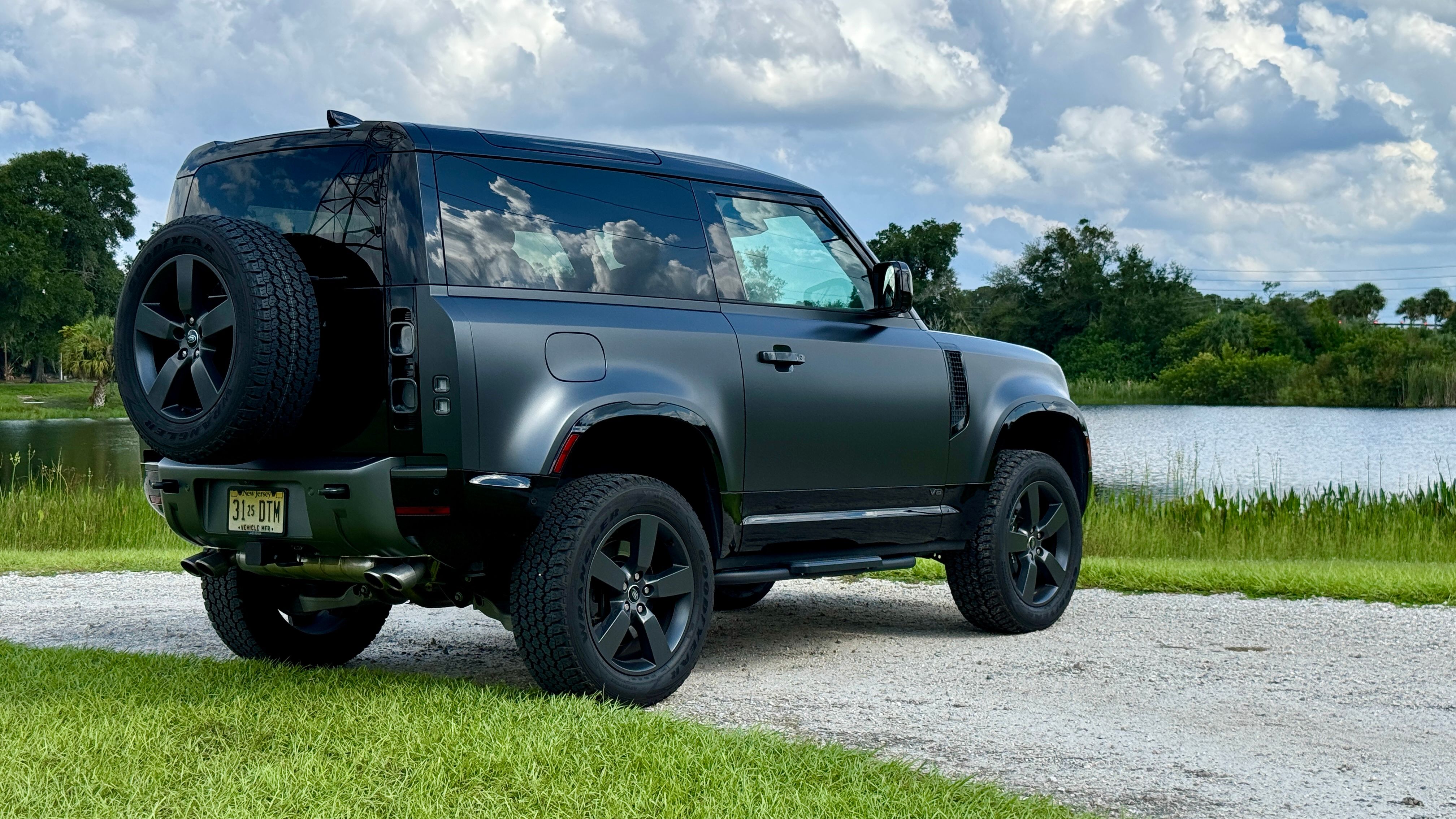 2024 Land Rover Defender 90 Shows Two-Door SUVs Are Silly But Awesome