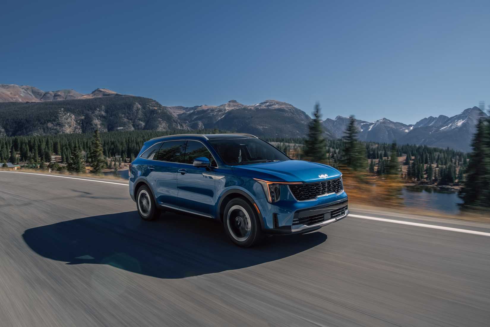 12 Best Hybrid SUVs For Towing In 2025