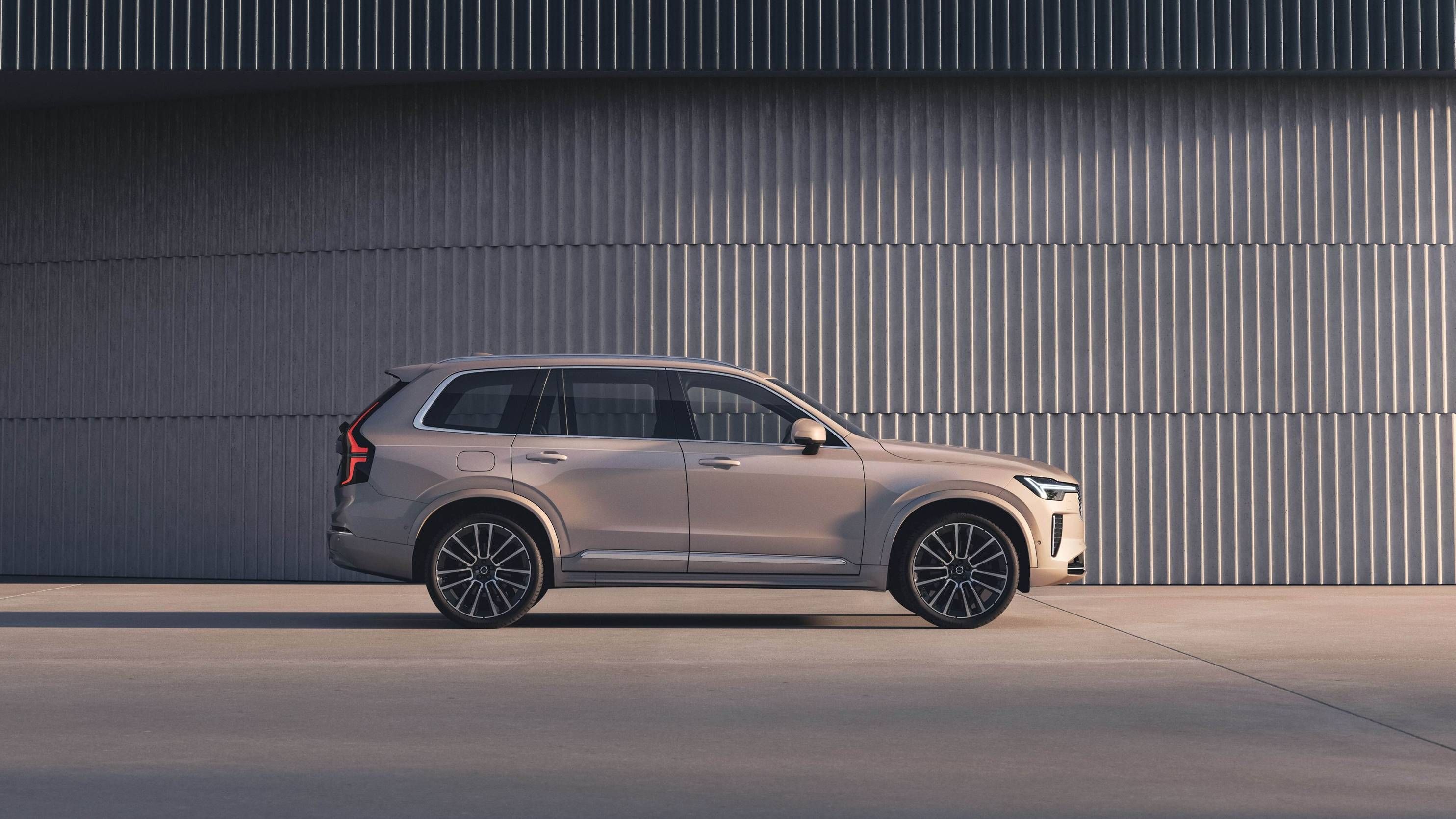 2025 Volvo XC90 Is Here To Satisfy The Anti-EV Volvo Lovers