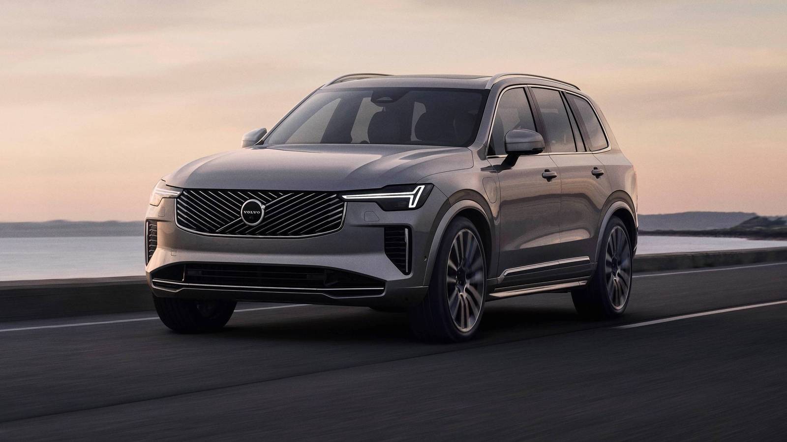 2025 Volvo XC90 Is Here To Satisfy The Anti-EV Volvo Lovers