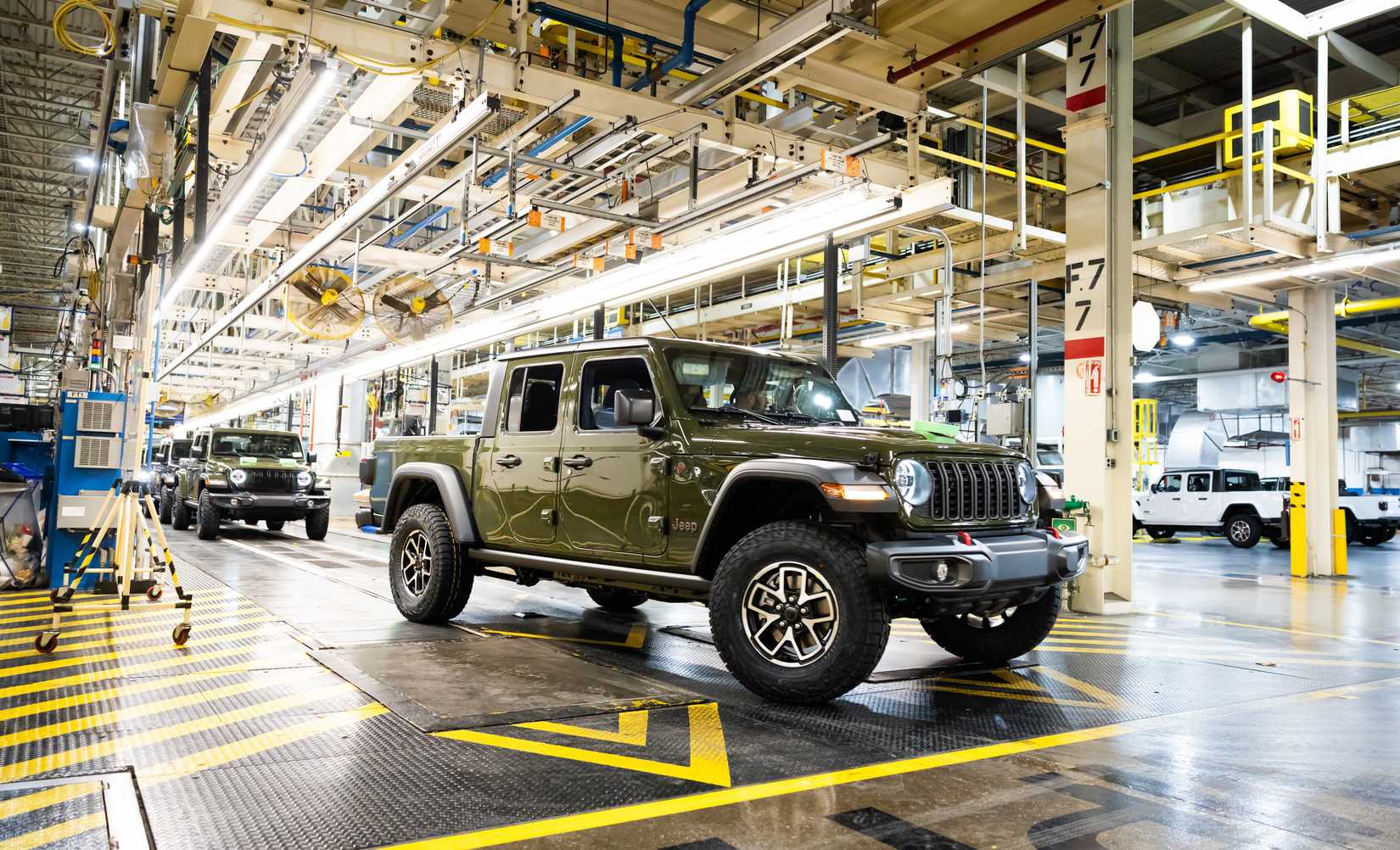 All The Manual Pickup Trucks In America Are Dying - This Is Why