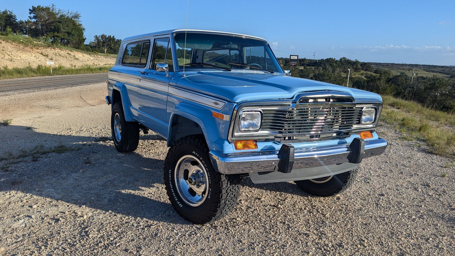 Classic Jeep Cherokee With Viper V10 Makes Durango Hellcat Look Like A ...