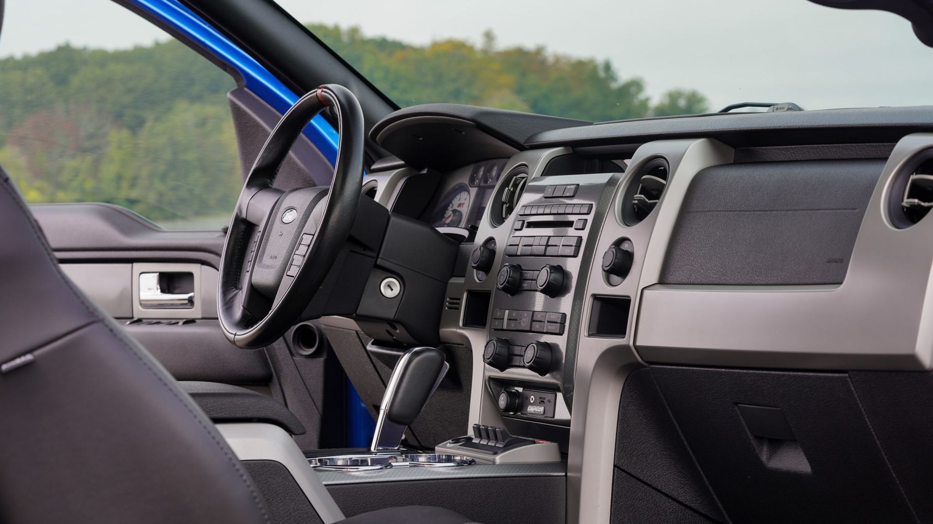 2010 Ford SVT Raptor Pricing, Photos & Specs