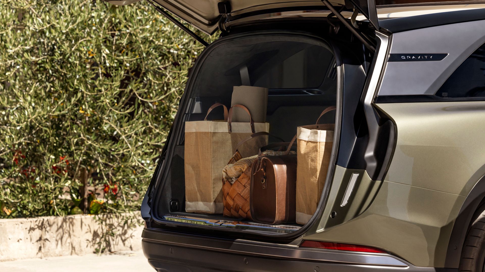 Best Large Electric SUVs for 2025 | Top Full-size EVs | CarBuzz