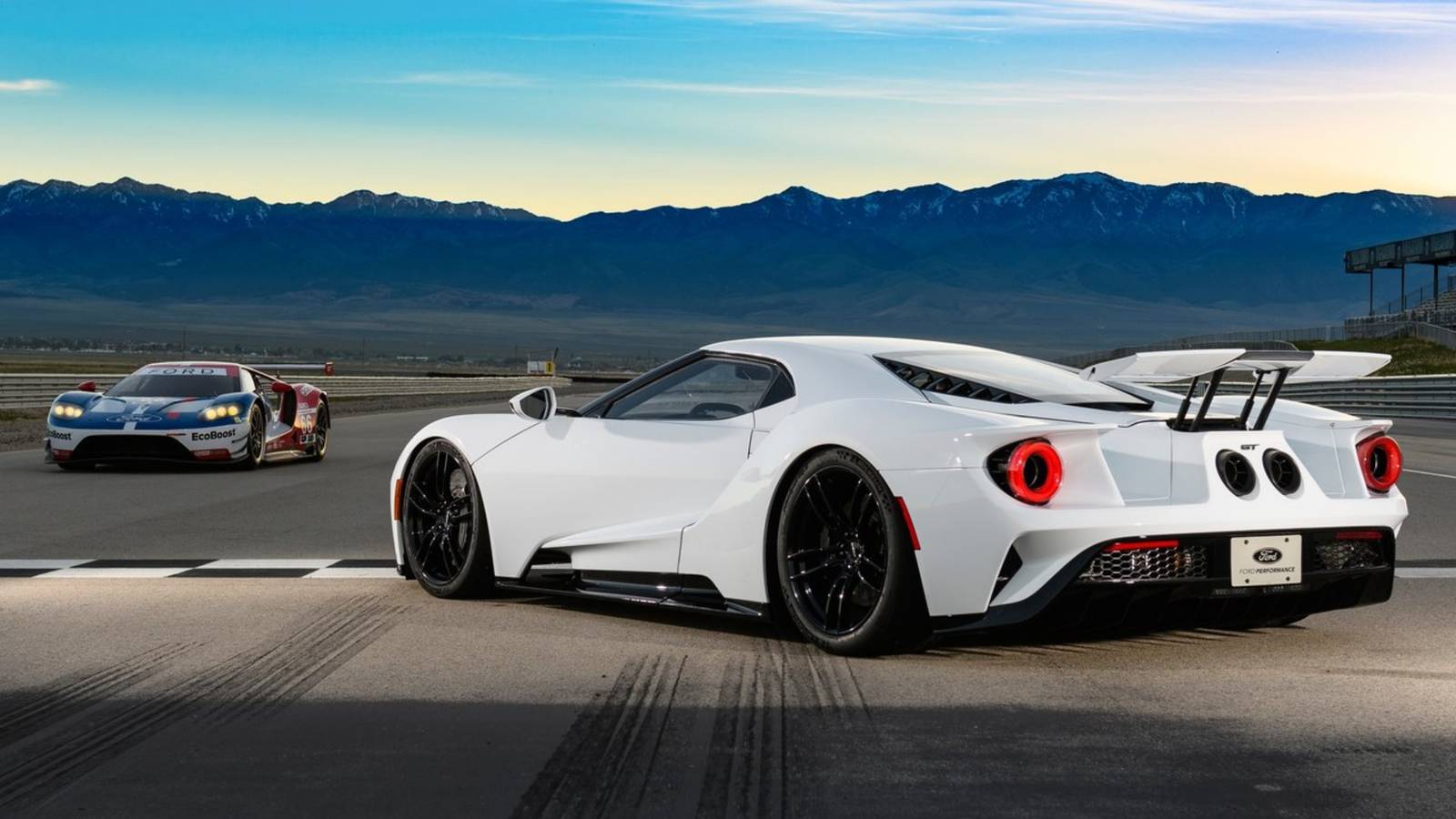 10 Epic American Performance Cars That Never Had A V8