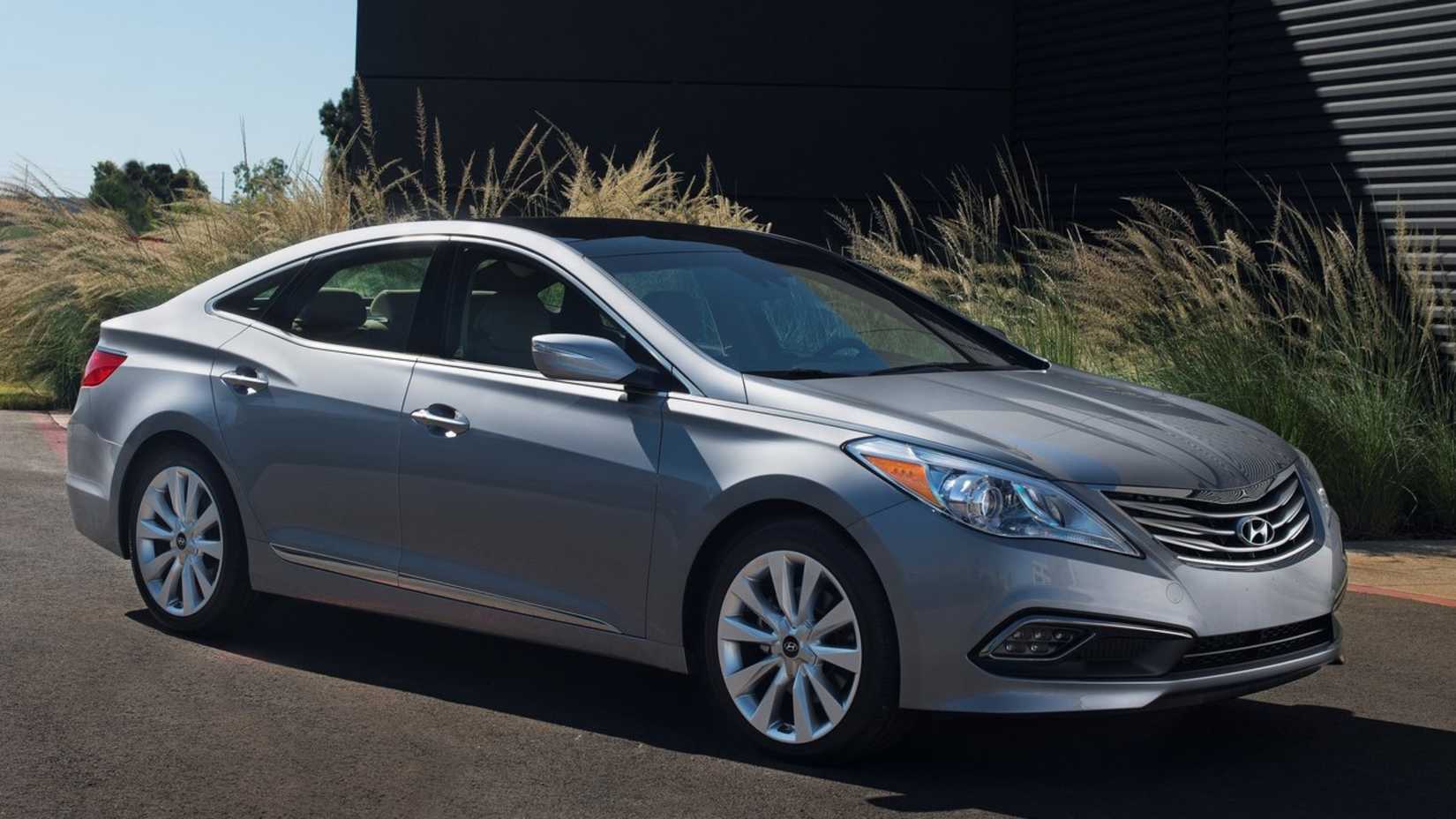 Hyundai's Forgotten Azera Premium Sedan Is A Bargain In 2026