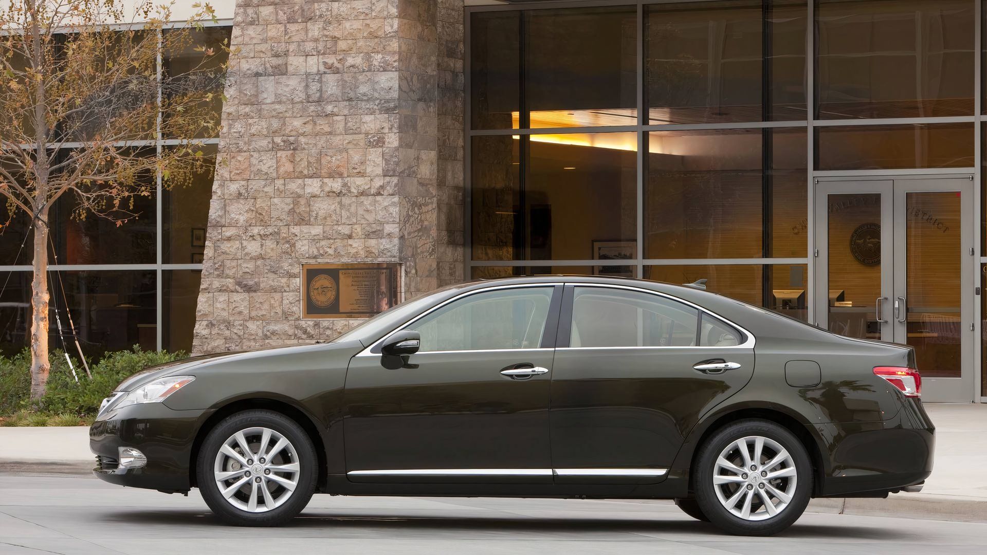 2010 Lexus ES Pricing, Photos & Specs