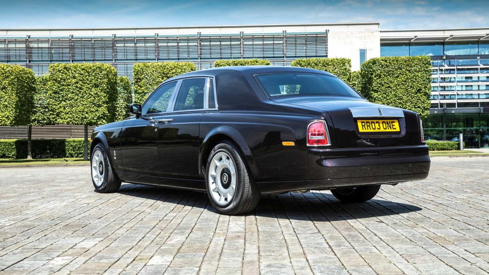 You Can Now Buy Rolls-Royce's Flagship Sedan For Less Than The Price Of ...