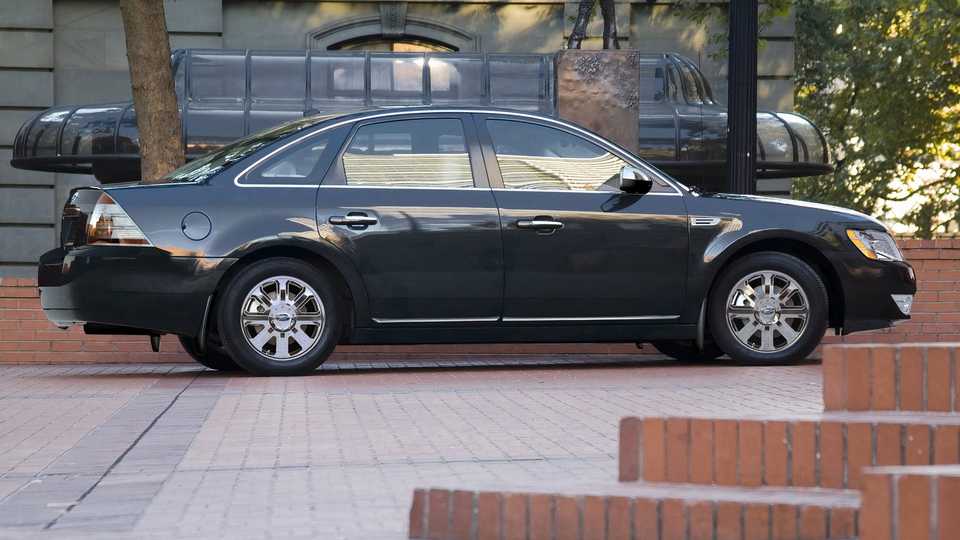 2009 Ford Taurus Pricing, Photos & Specs