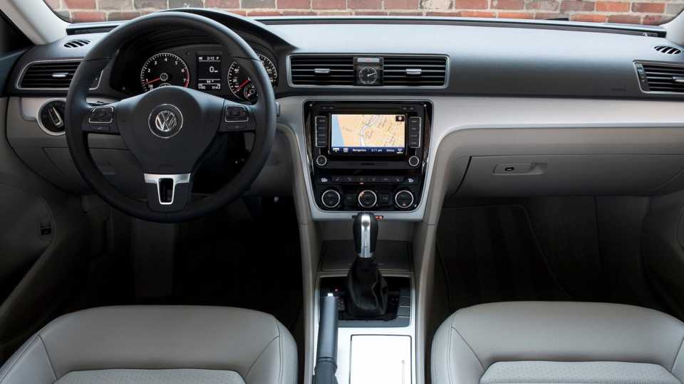 2012 Volkswagen Passat Pricing, Photos & Specs