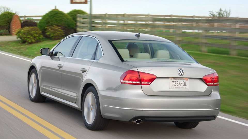 2012 Volkswagen Passat Pricing, Photos & Specs
