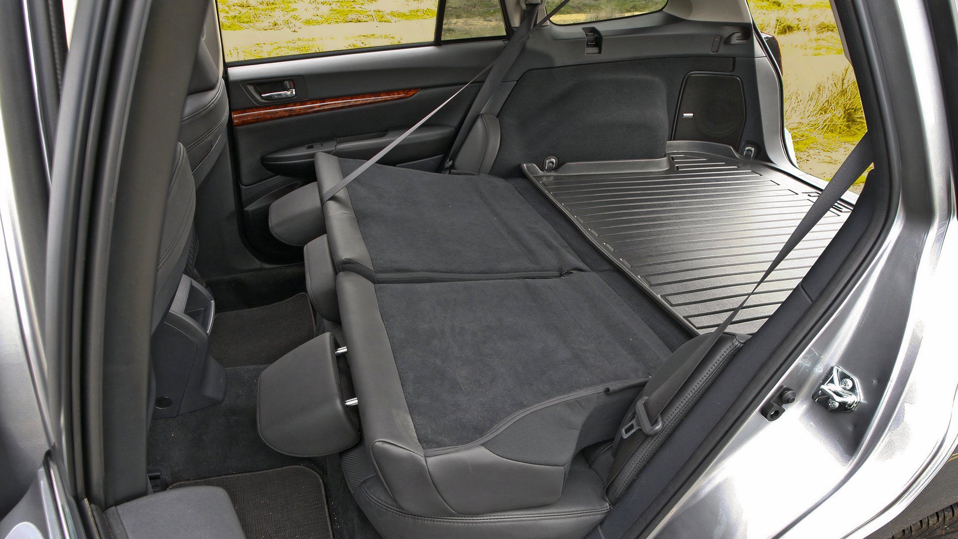 2011 Subaru Outback Pricing, Photos & Specs
