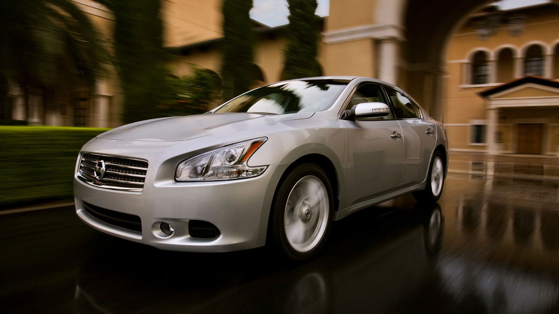 2011 Nissan Maxima Pricing, Photos & Specs