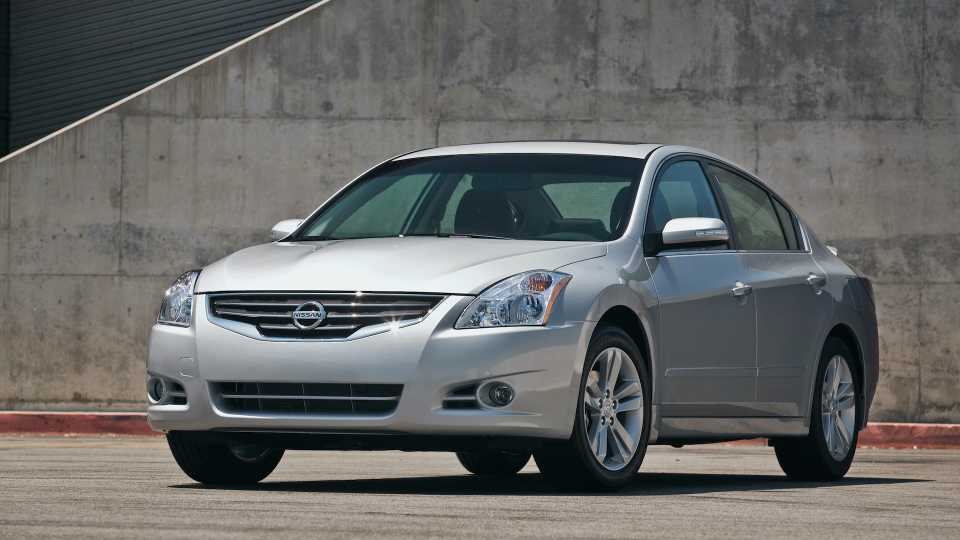 2010 Nissan Altima Pricing, Photos & Specs