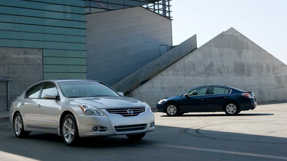 2012 Nissan Altima Pricing, Photos & Specs