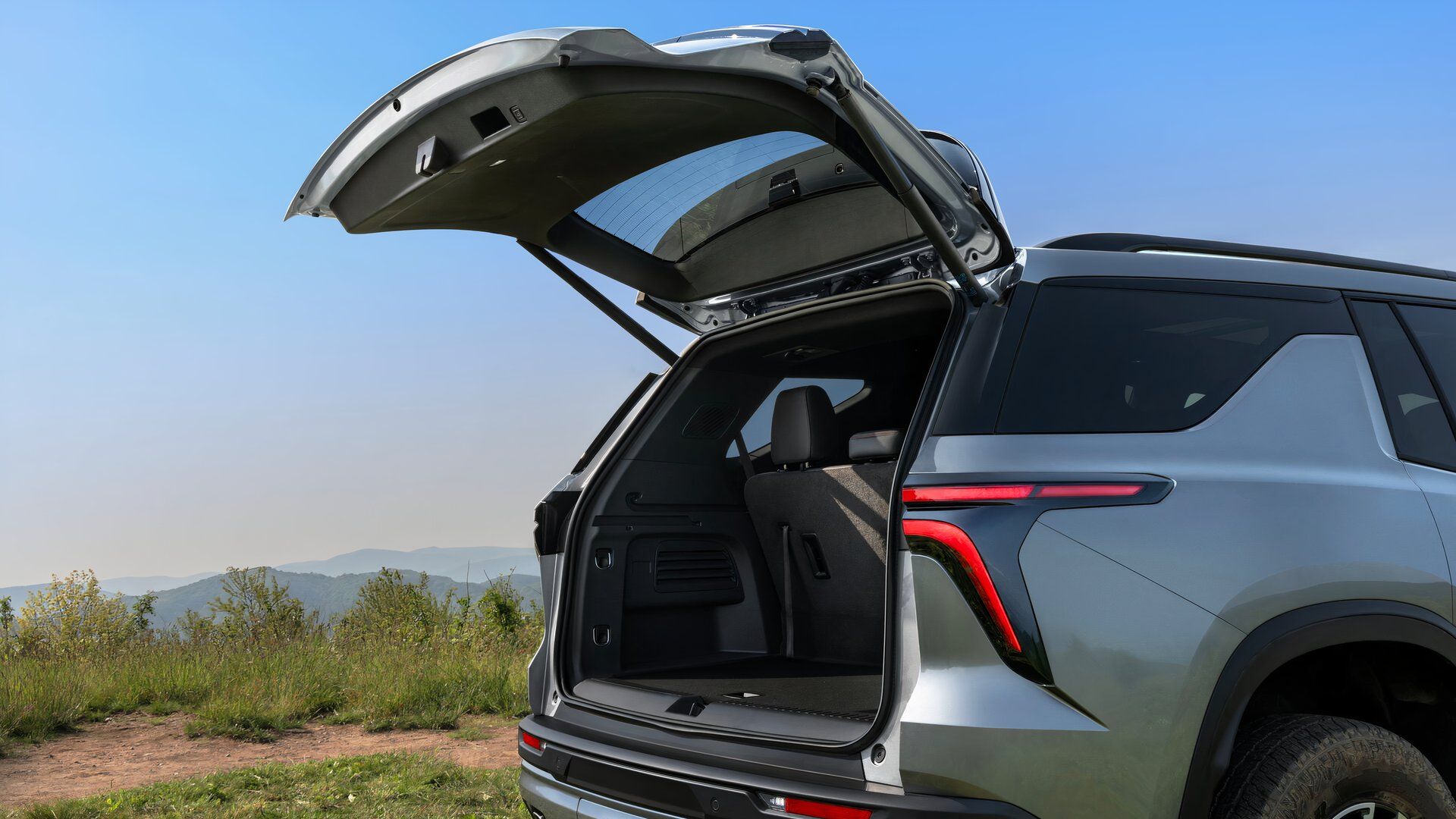 2024 Chevrolet Traverse Images: Interior and Exterior Gallery