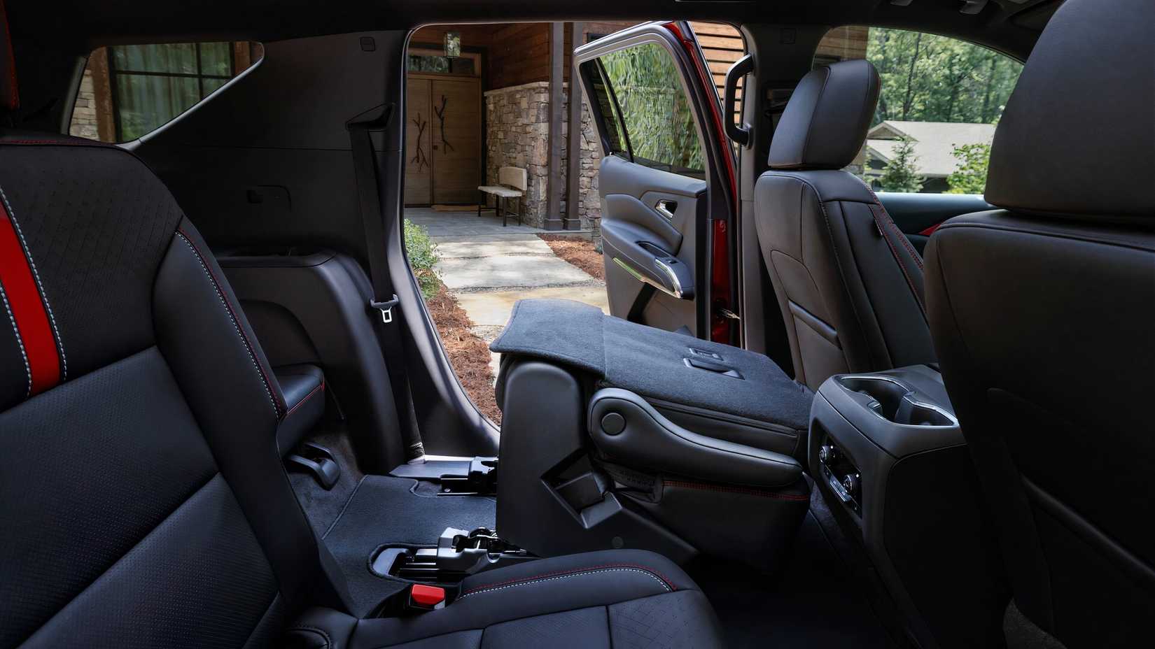 2024 Chevrolet Traverse Images: Interior and Exterior Gallery